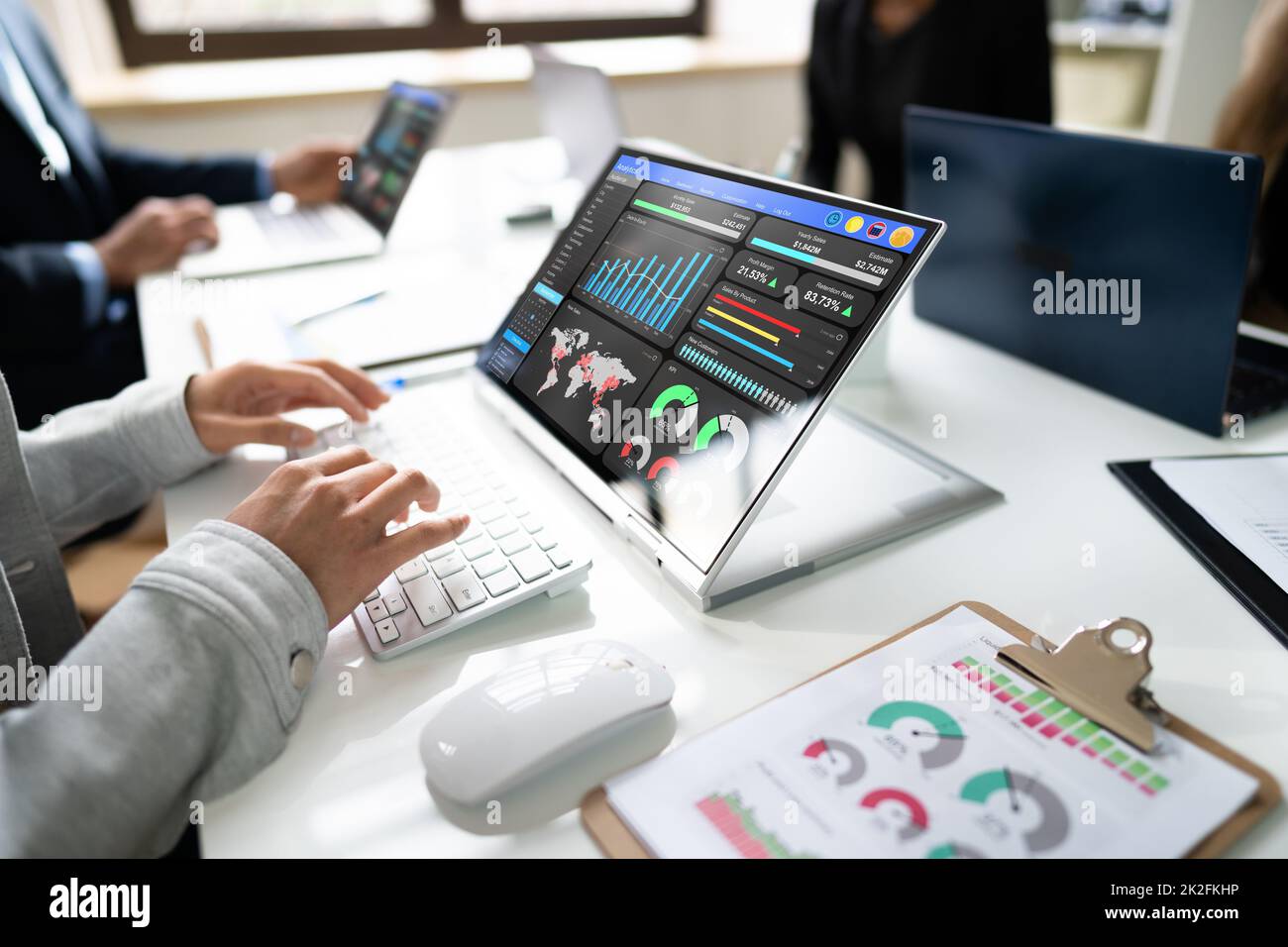 Side View Of Businesspeople Examining Graph On Computer Stock Photo - Alamy