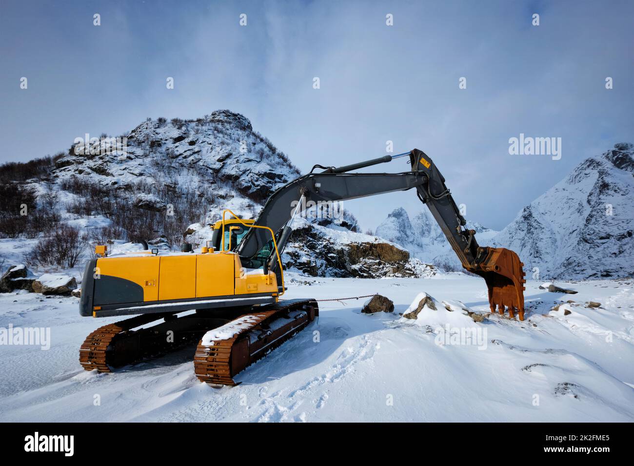 Old excavator in winter Stock Photo - Alamy