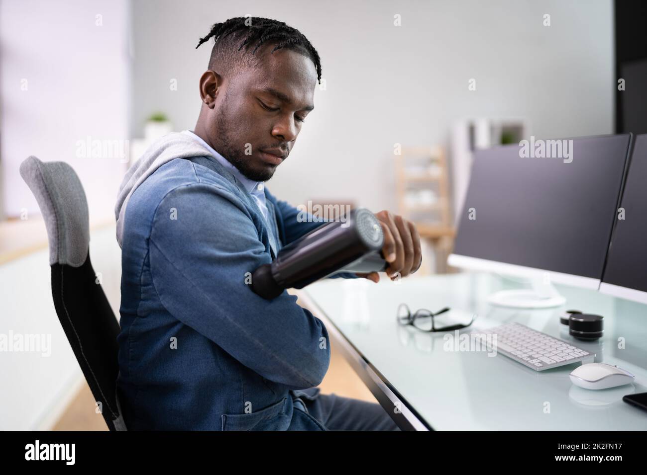 Massage Gun Machine Recovery Therapy Stock Photo - Alamy