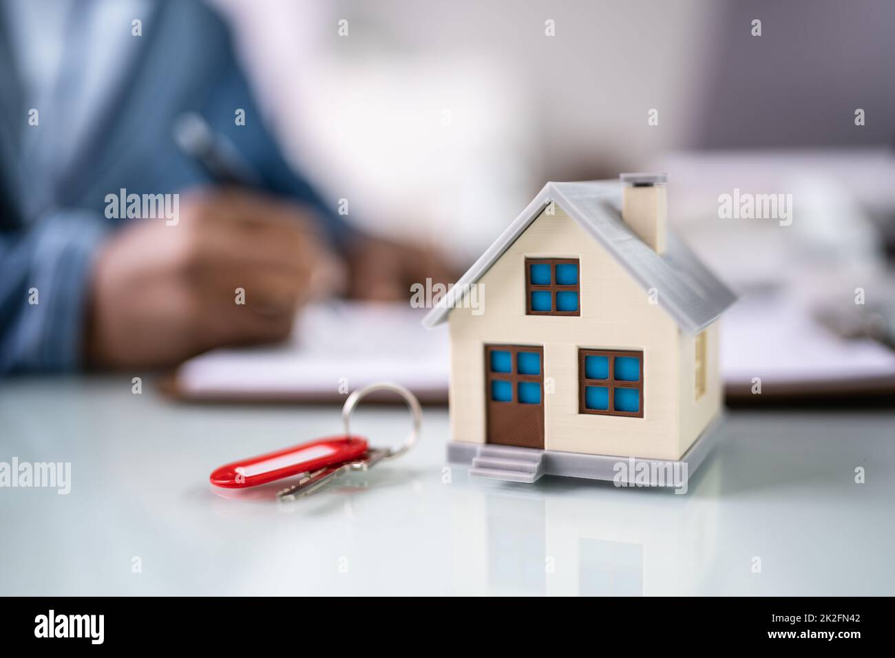 Signing House Rental Contract Document Stock Photo - Alamy