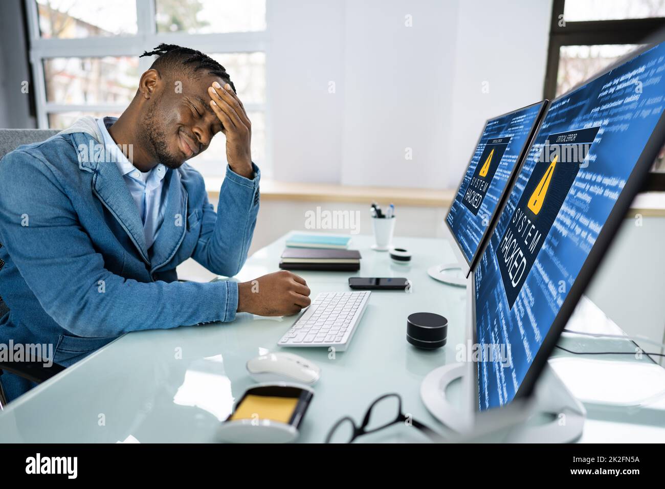 Hacked computer screen hi-res stock photography and images - Alamy