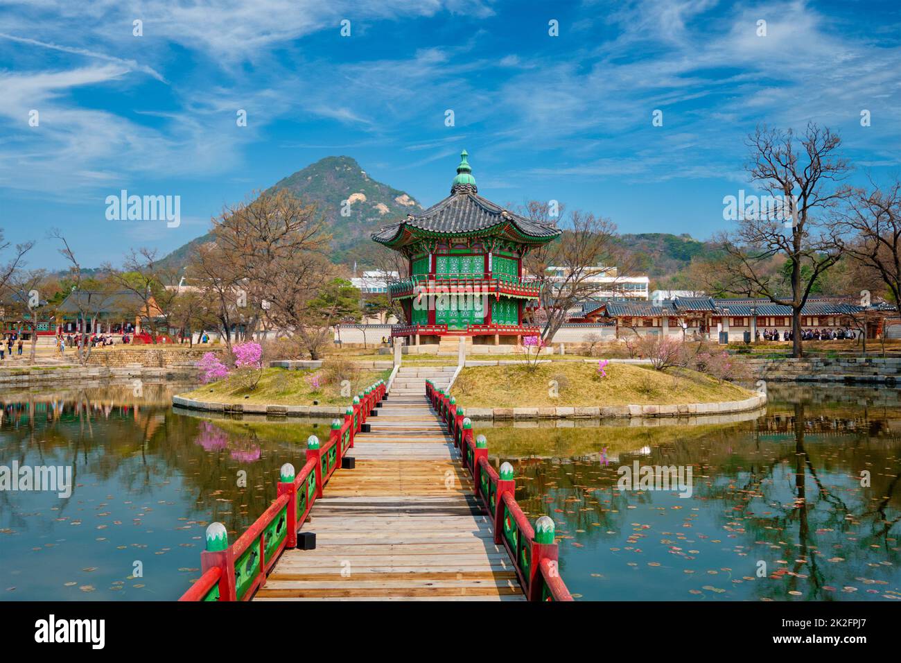 Hyangwonjeong Pavilion, Gyeongbokgung Palace, Seoul, South Korea Stock ...
