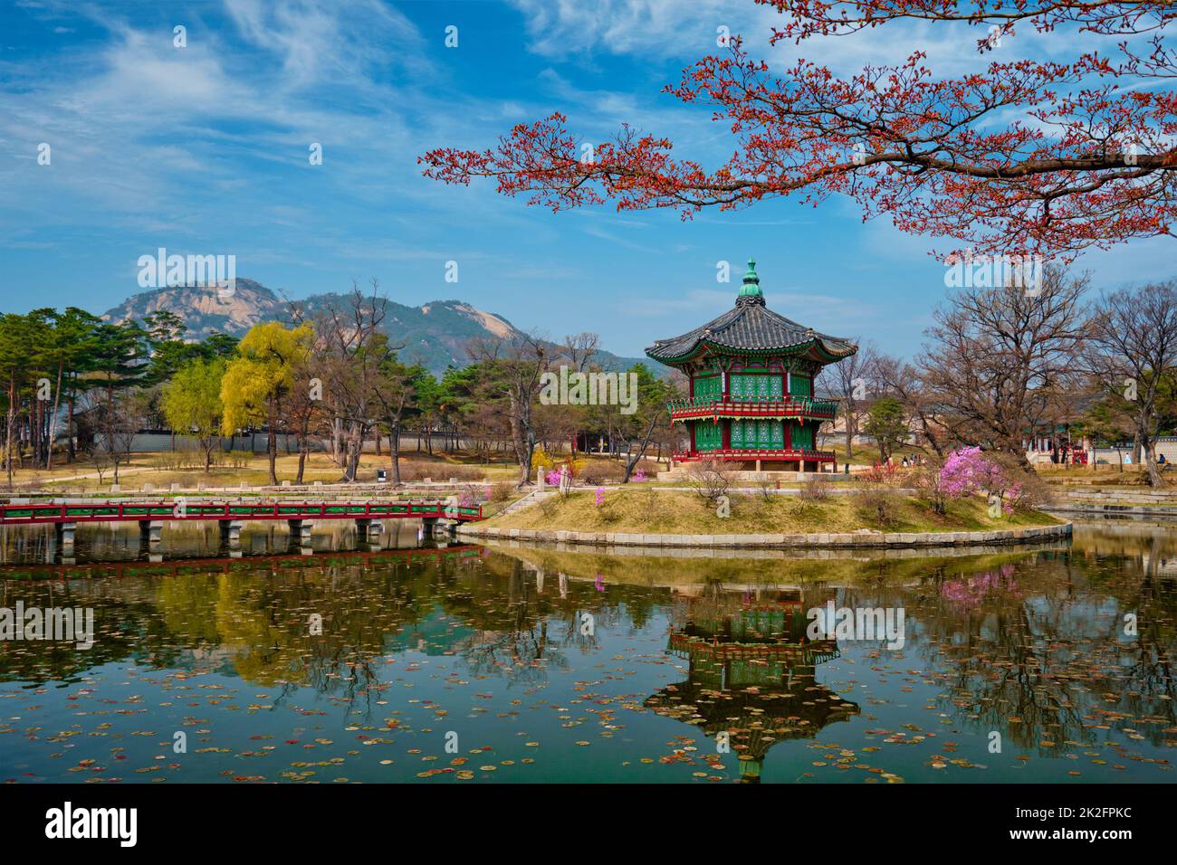 Hyangwonjeong Pavilion, Gyeongbokgung Palace, Seoul, South Korea Stock ...