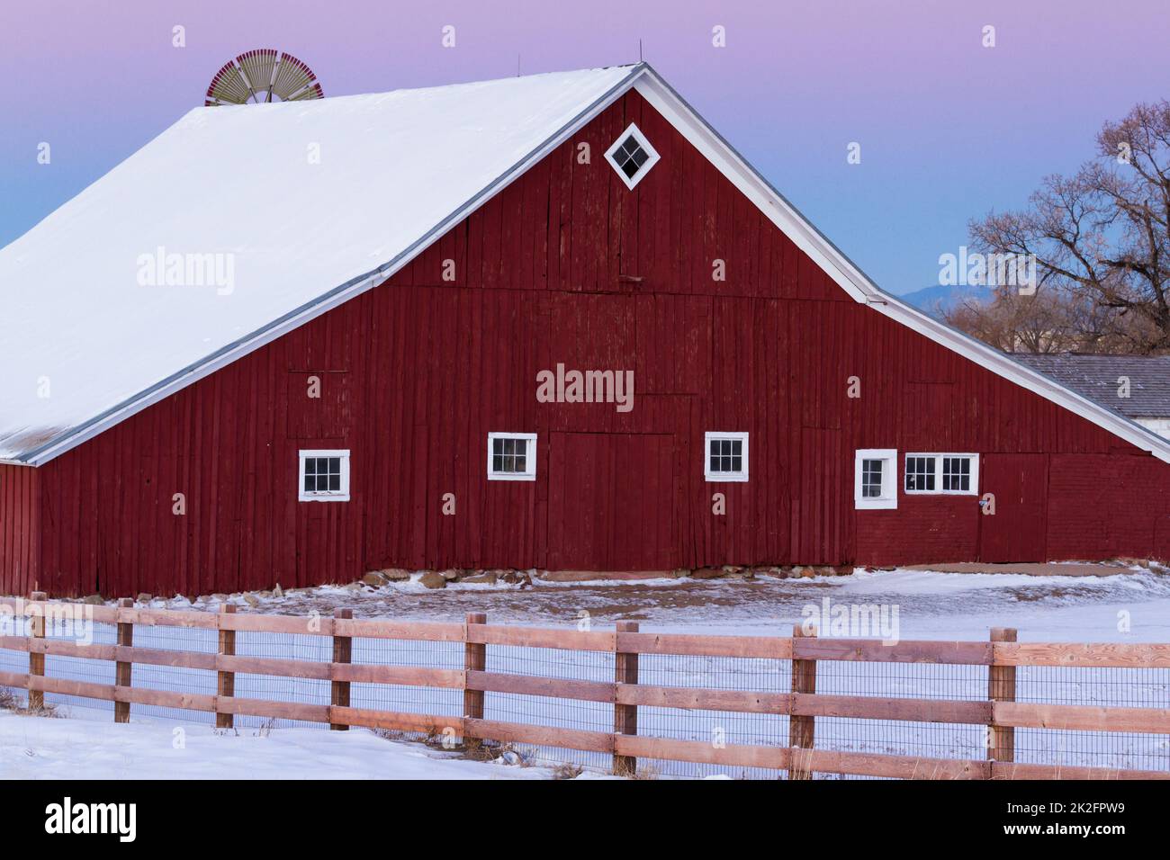 Old Red Barn Stock Photo - Alamy
