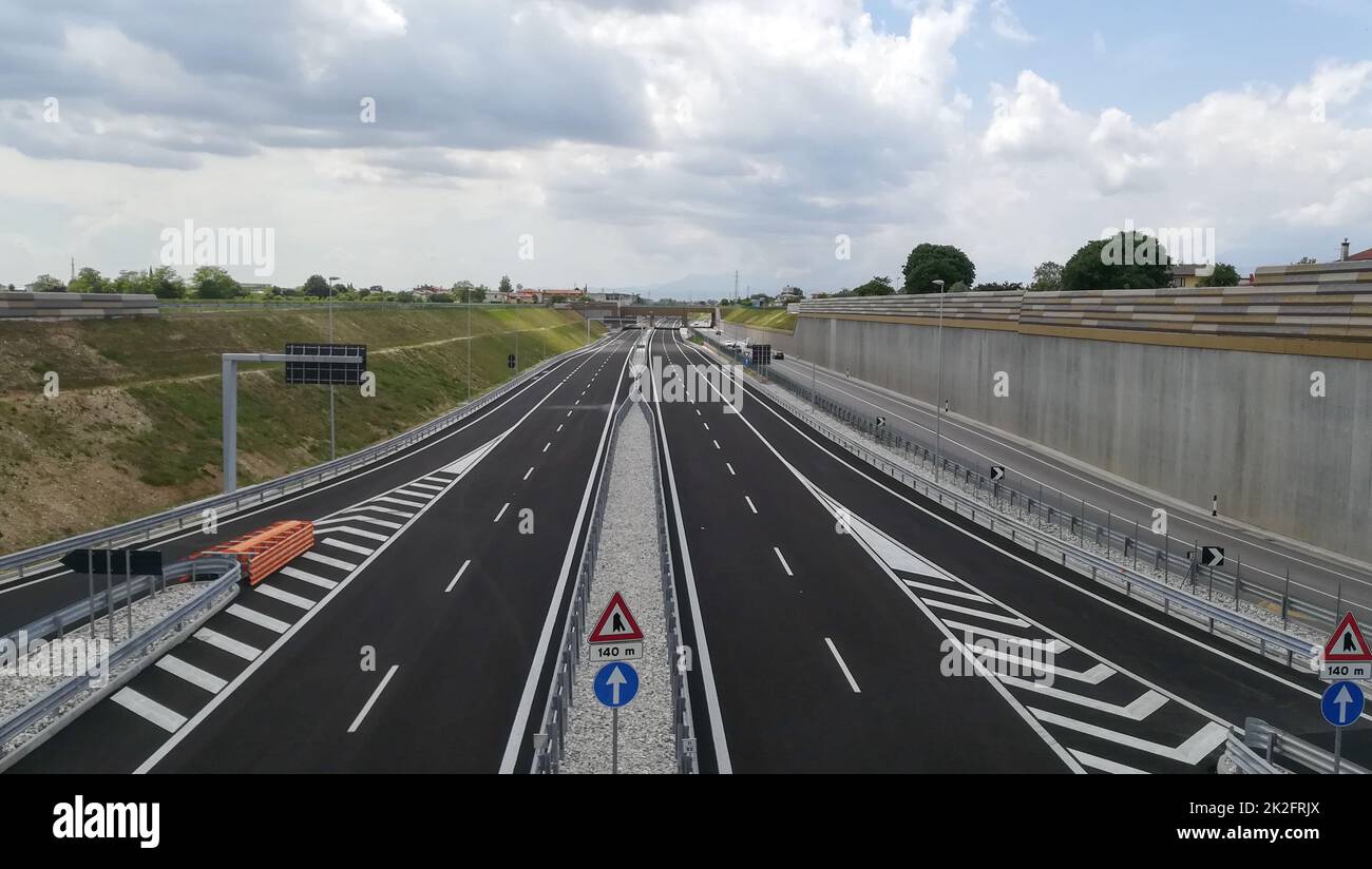 Brand new highway hi-res stock photography and images - Alamy