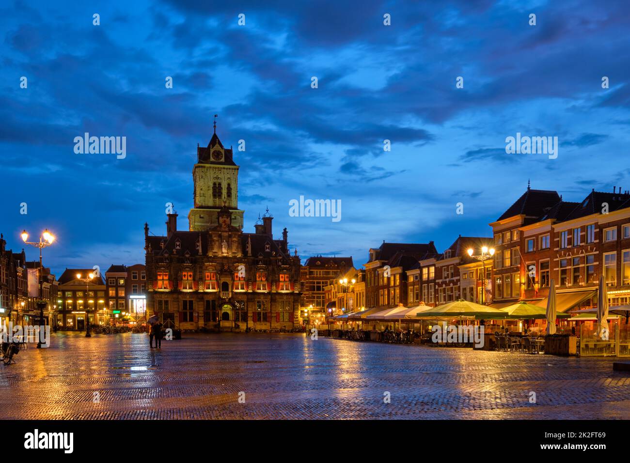 Delft Market Square Markt in the evening. Delfth, Netherlands Stock ...