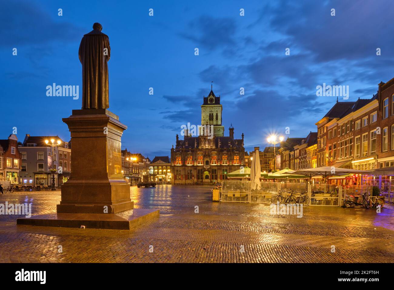 Delft market square hi-res stock photography and images - Alamy