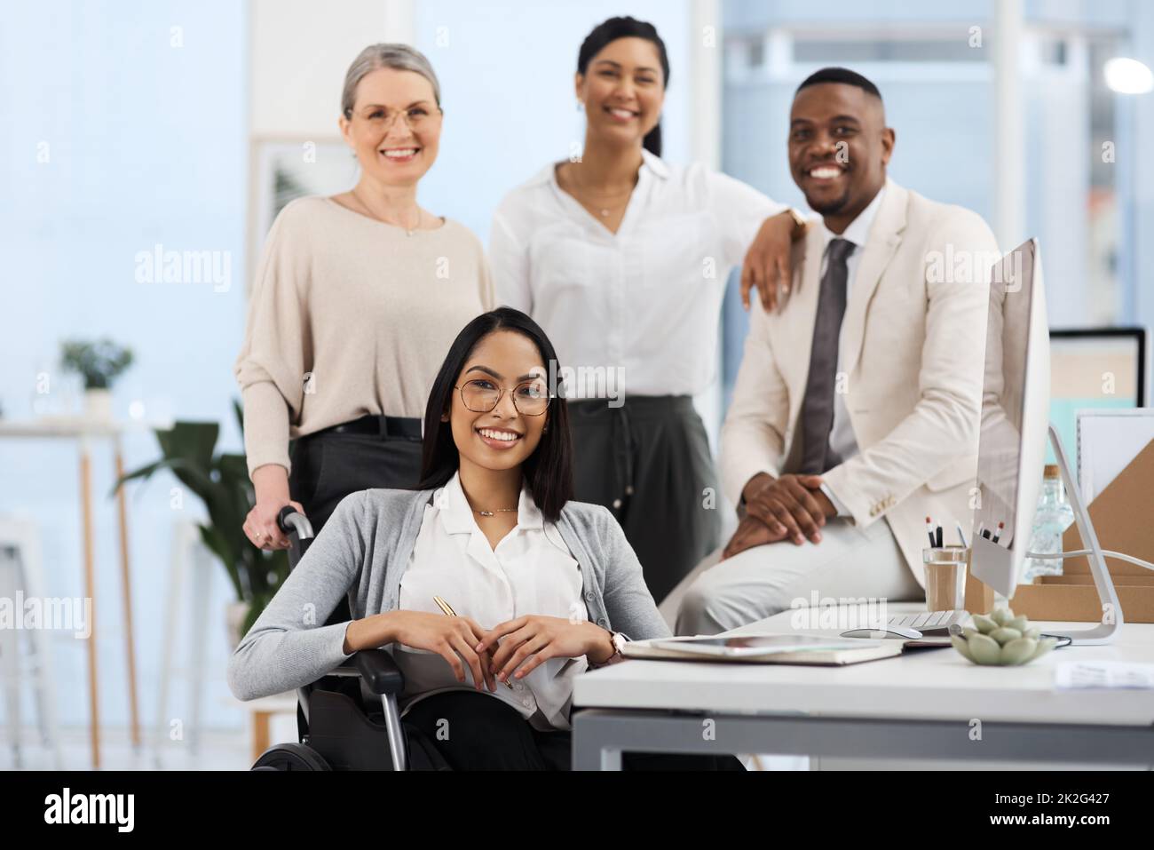 Diverse teams hi-res stock photography and images - Alamy