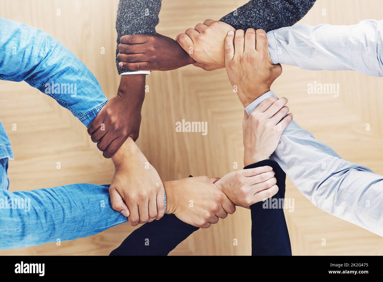 Linking hands hi-res stock photography and images - Alamy
