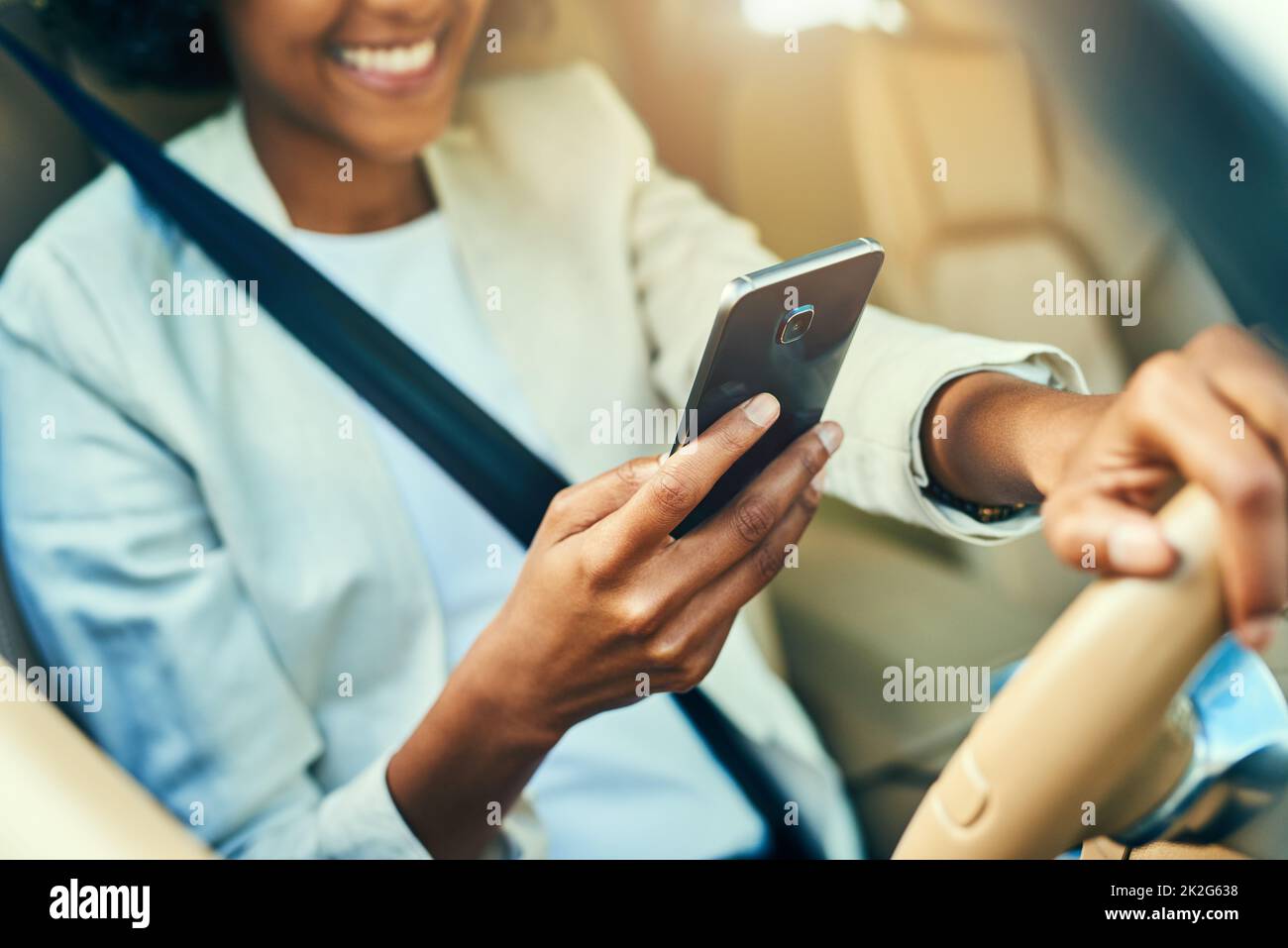Driving car phone friends hi-res stock photography and images - Alamy