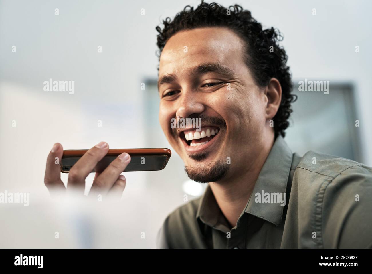 Reading a note hi-res stock photography and images - Alamy