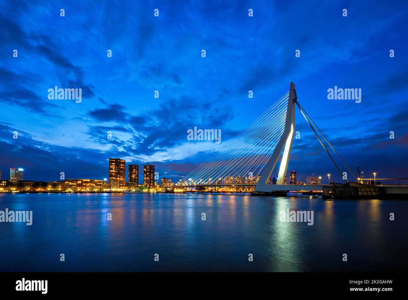 Rotterdam night view hi-res stock photography and images - Alamy