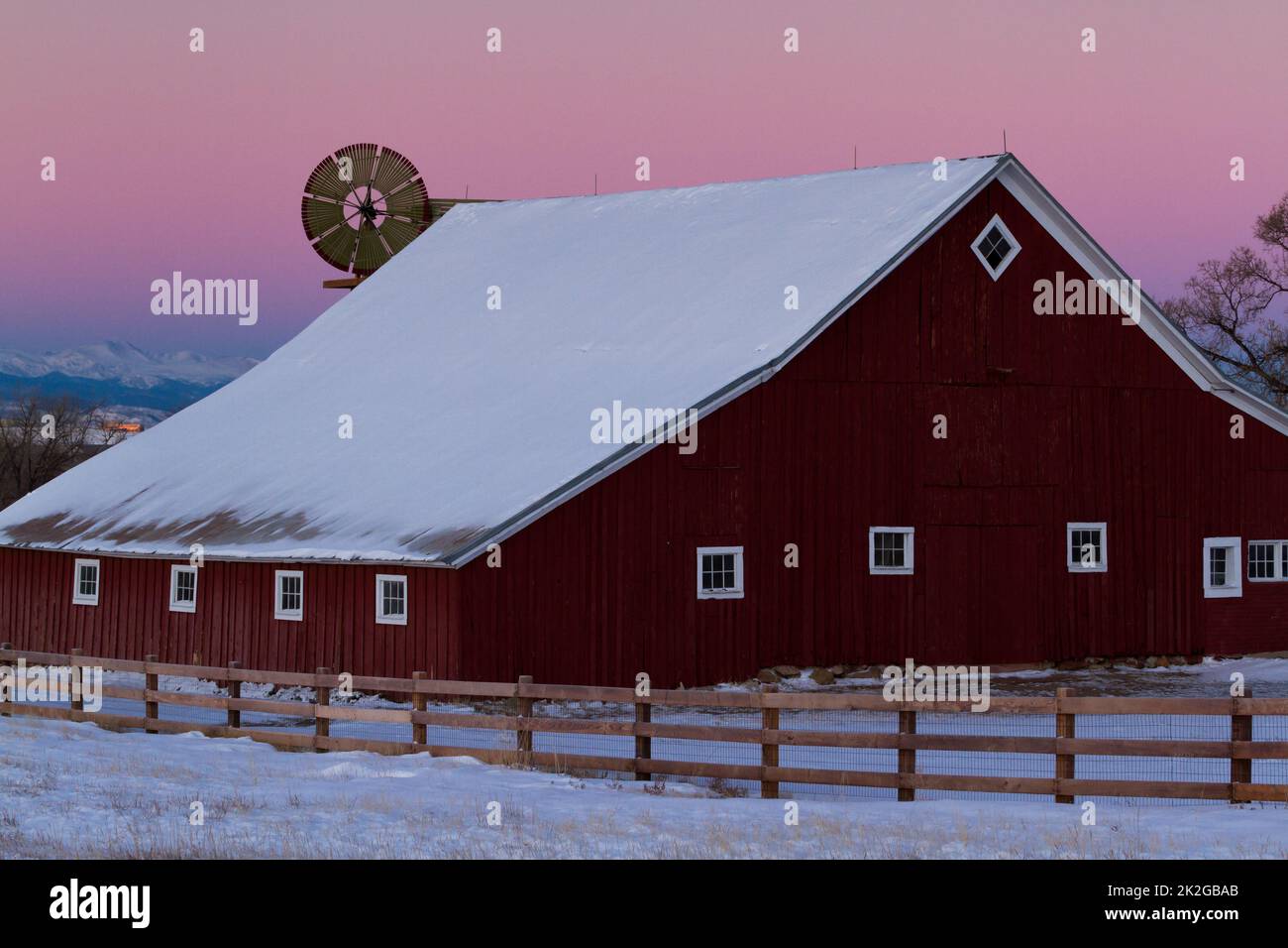 Old Red Barn Stock Photo - Alamy