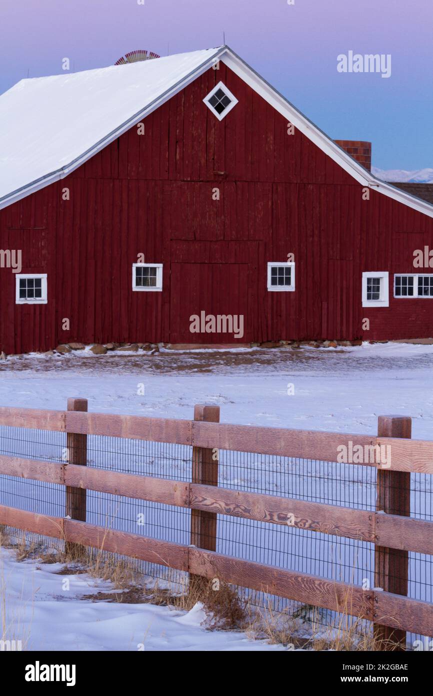 Old Red Barn Stock Photo - Alamy