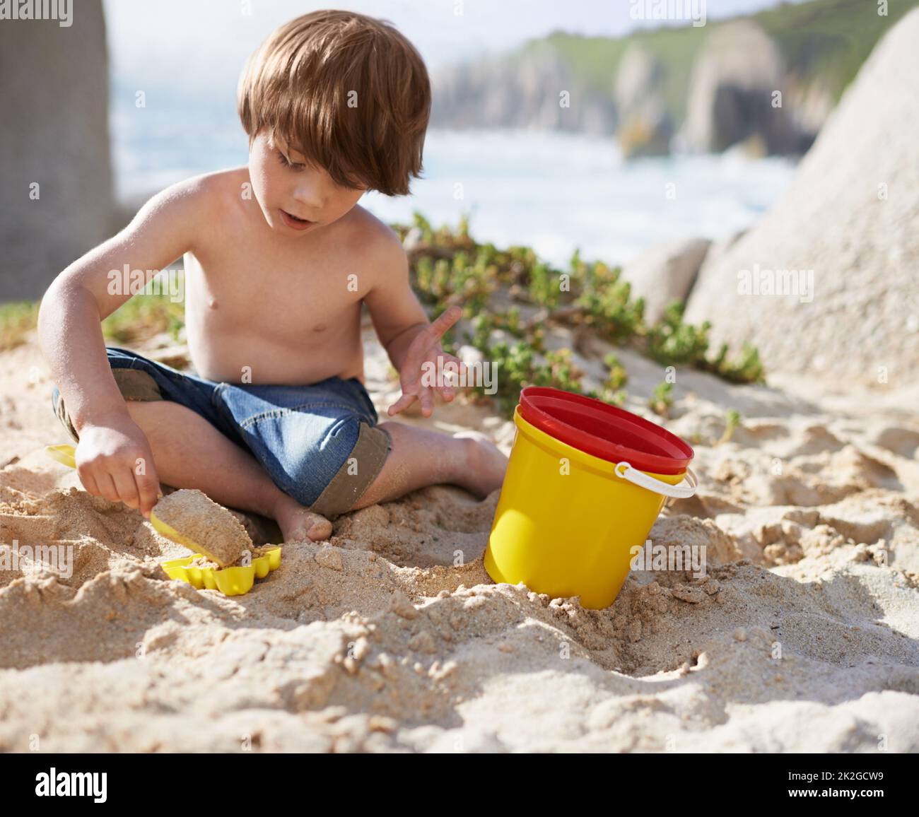 Making sand castle hi-res stock photography and images - Alamy