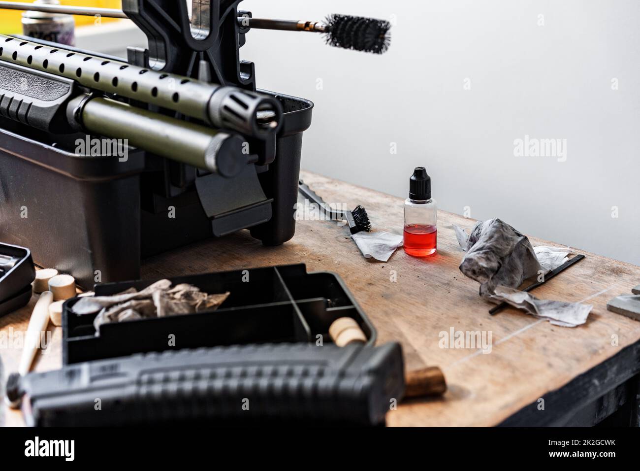 Automatic rifle on stand on the table of the weapons workshop Stock ...