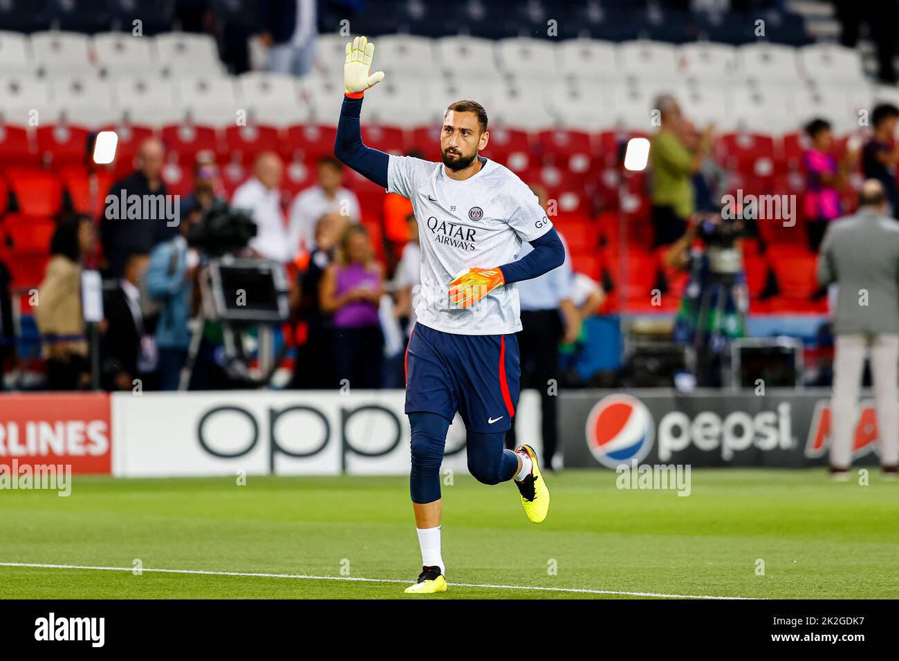 PARIS, FRANCE - SEPTEMBER 06: Goalkeeper Gianluigi Donnarumma of Paris ...