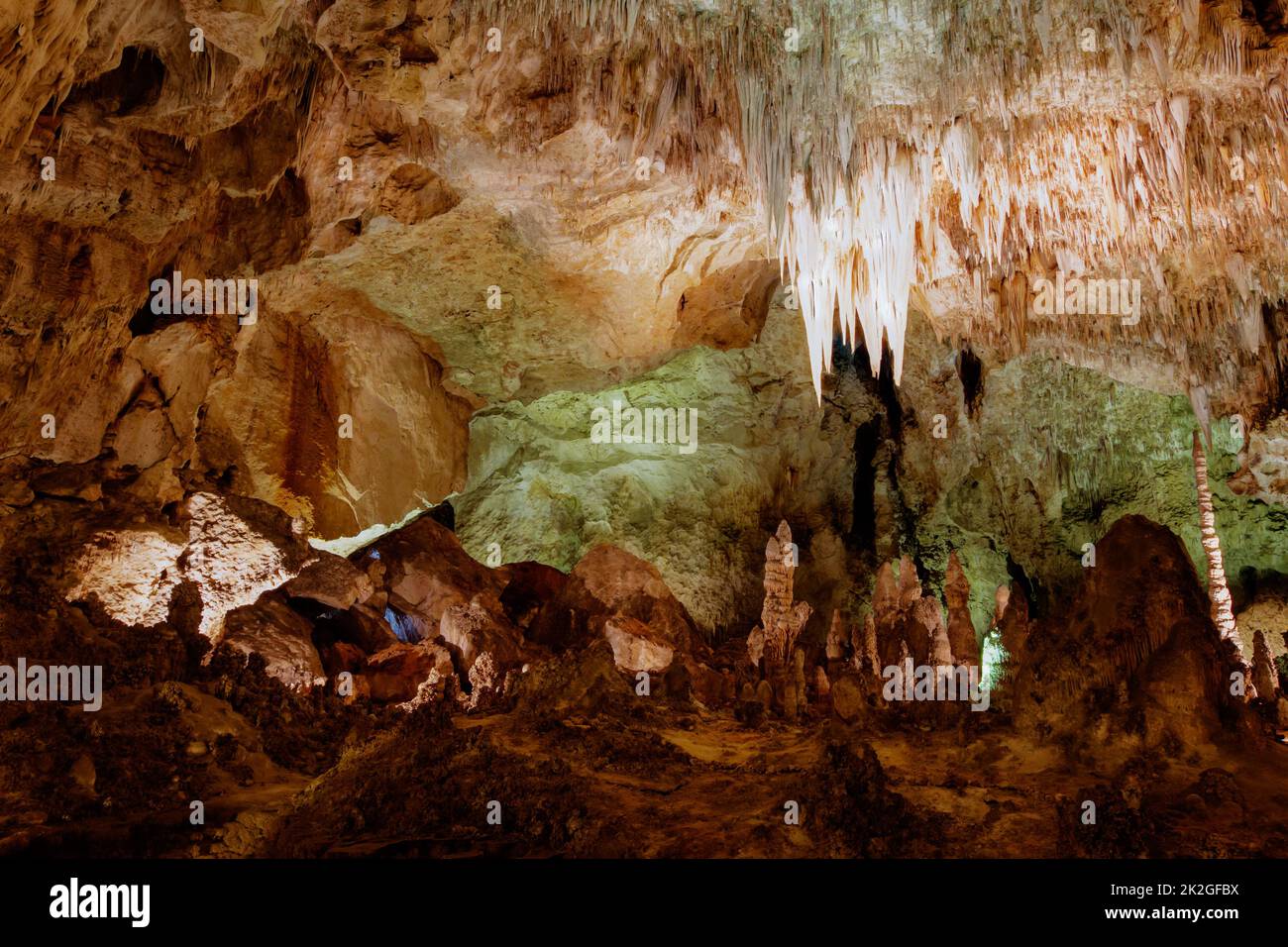Dark caves carlsbad caverns national hi-res stock photography and ...