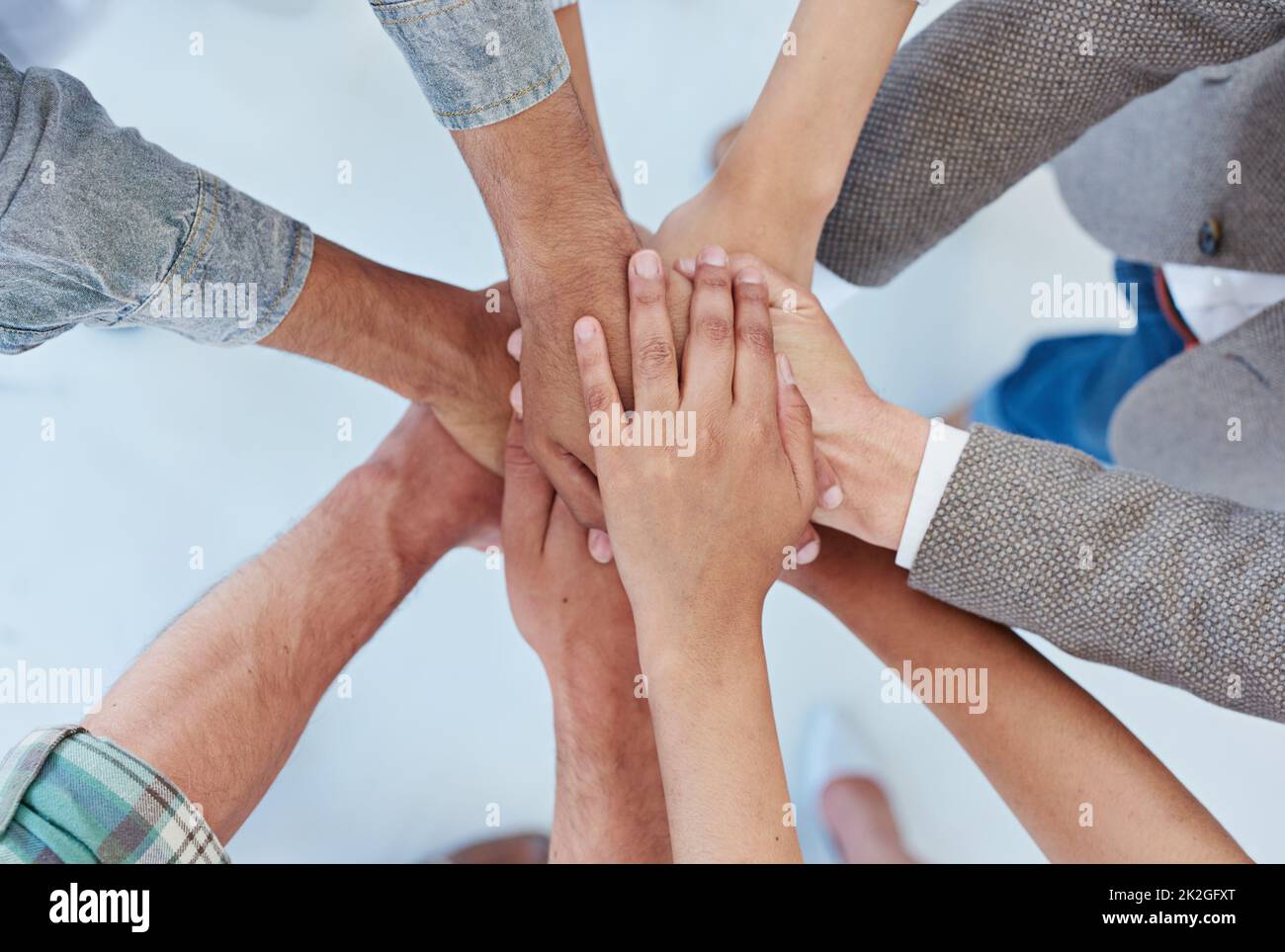 Business huddle hi-res stock photography and images - Alamy