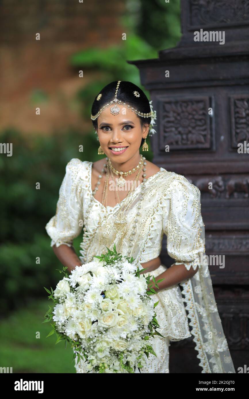 Indian bridal makeup hi-res stock photography and images - Alamy