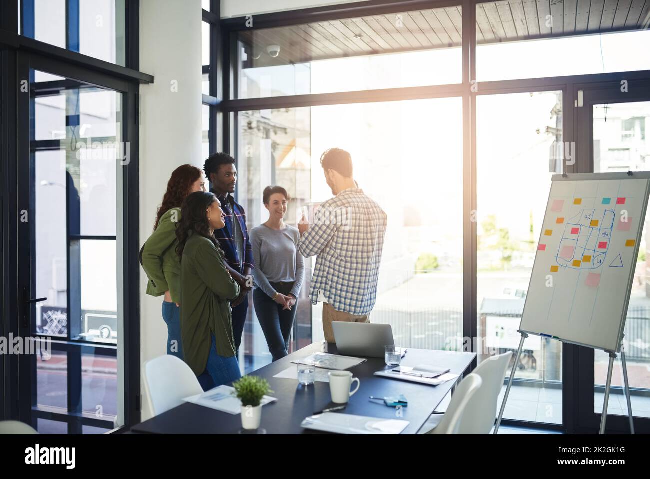 Office meeting hi-res stock photography and images - Alamy