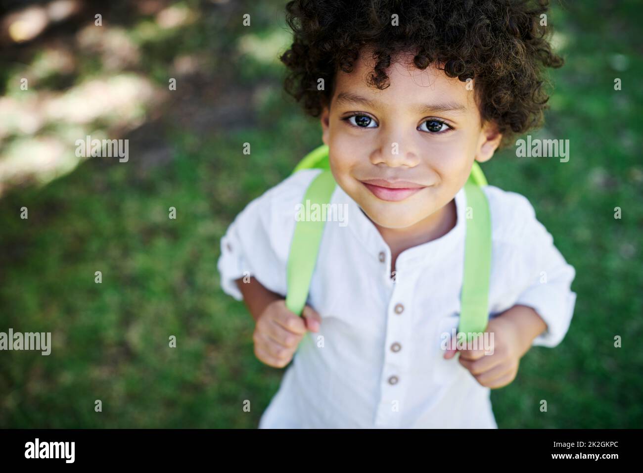 Boy wearing backpack to school hi-res stock photography and images - Alamy