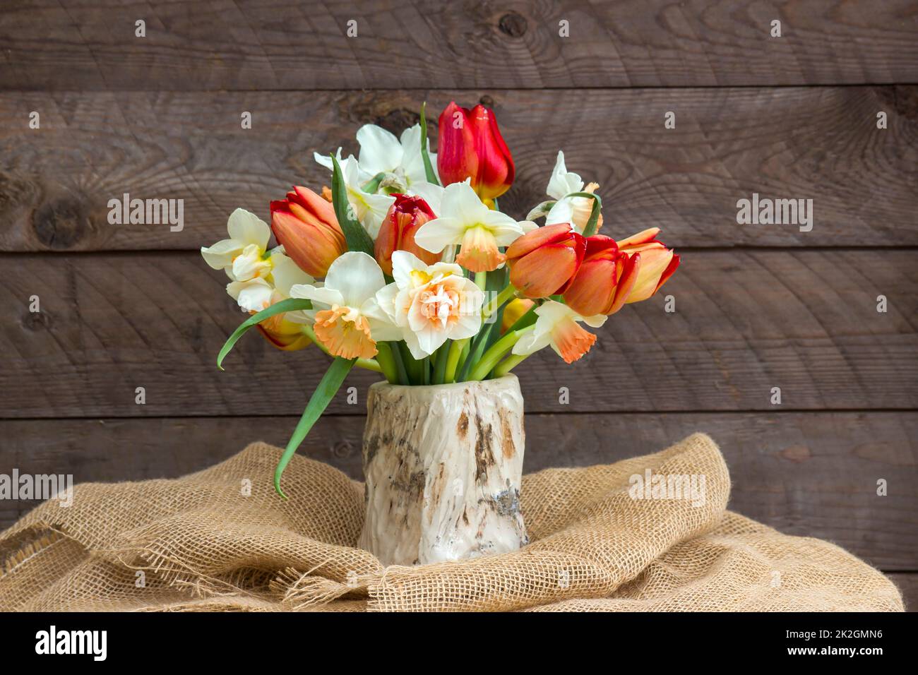 Spring flowers vase hi-res stock photography and images - Alamy