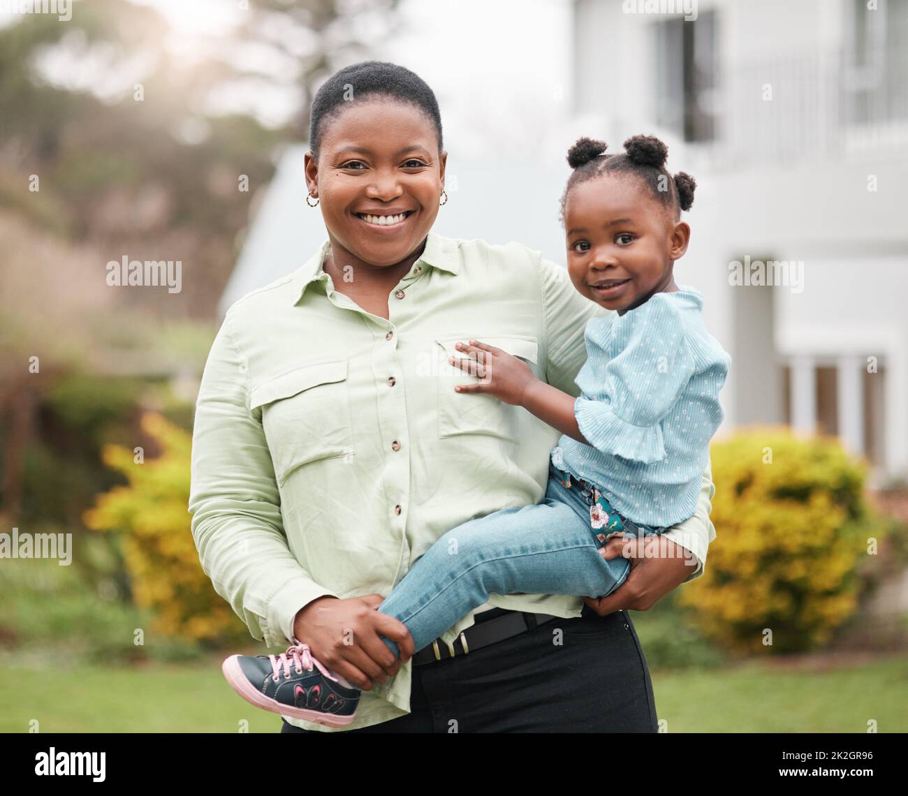 Carrying the queen and the queen mother hi-res stock photography and ...