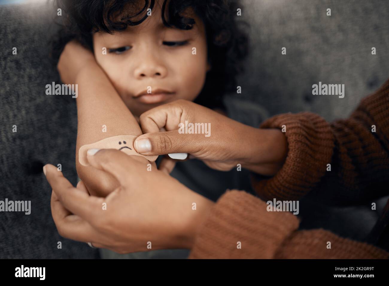 Elbow pain hispanic hi-res stock photography and images - Alamy