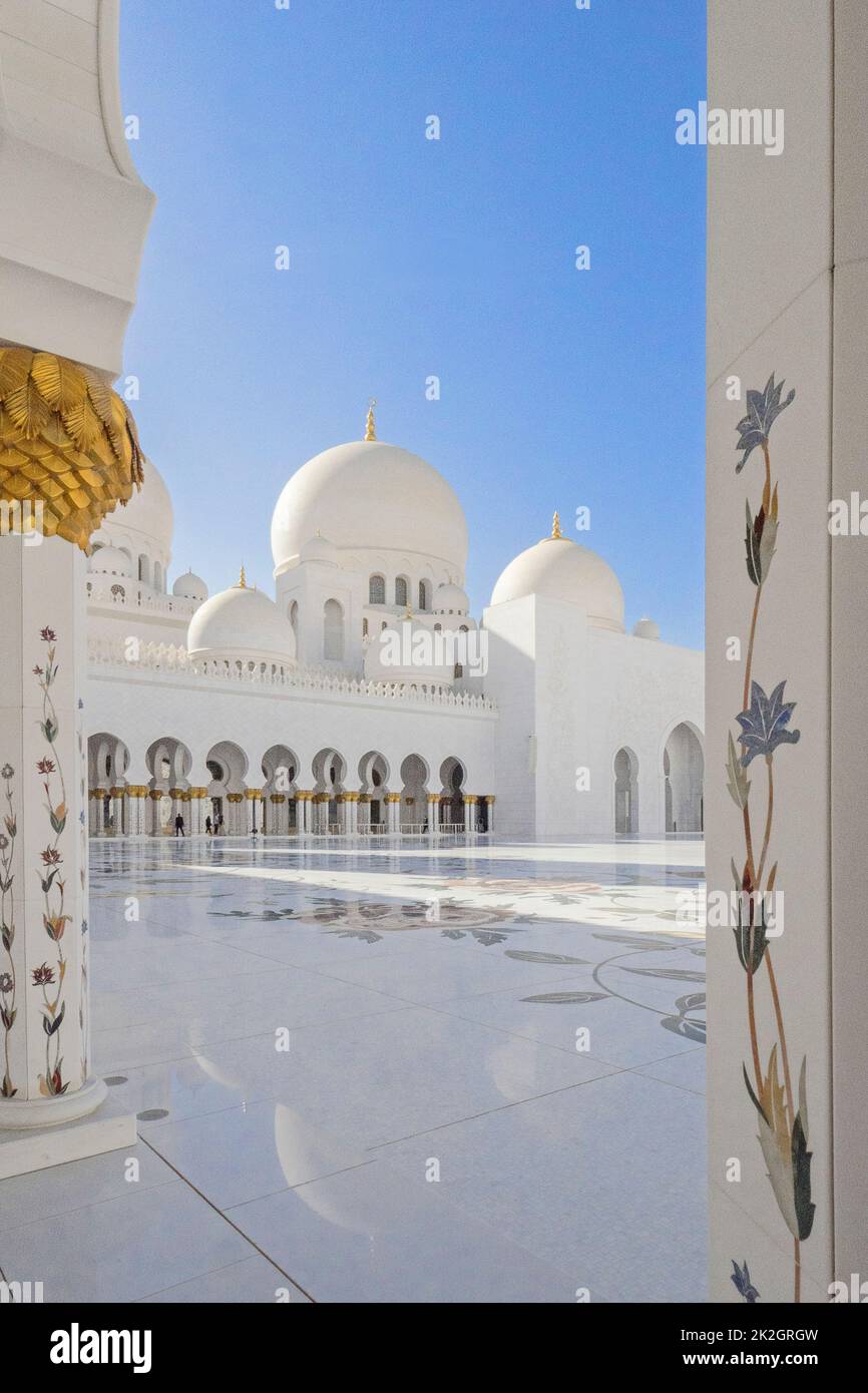 United Arab Emirate , Abu Dhabi - Sheikh Zayed Grand Mosque Stock Photo ...