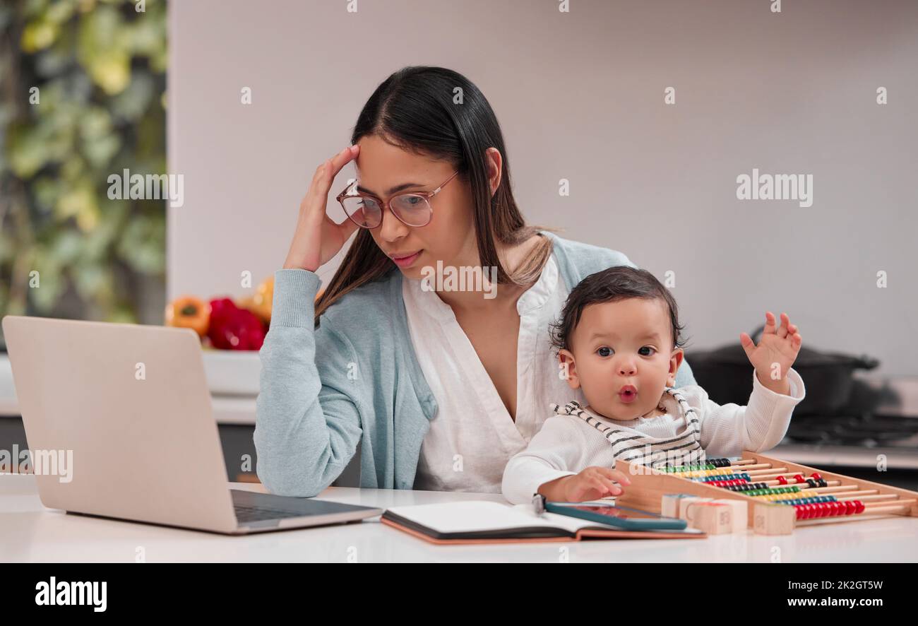 Stress working mother office hi-res stock photography and images - Alamy