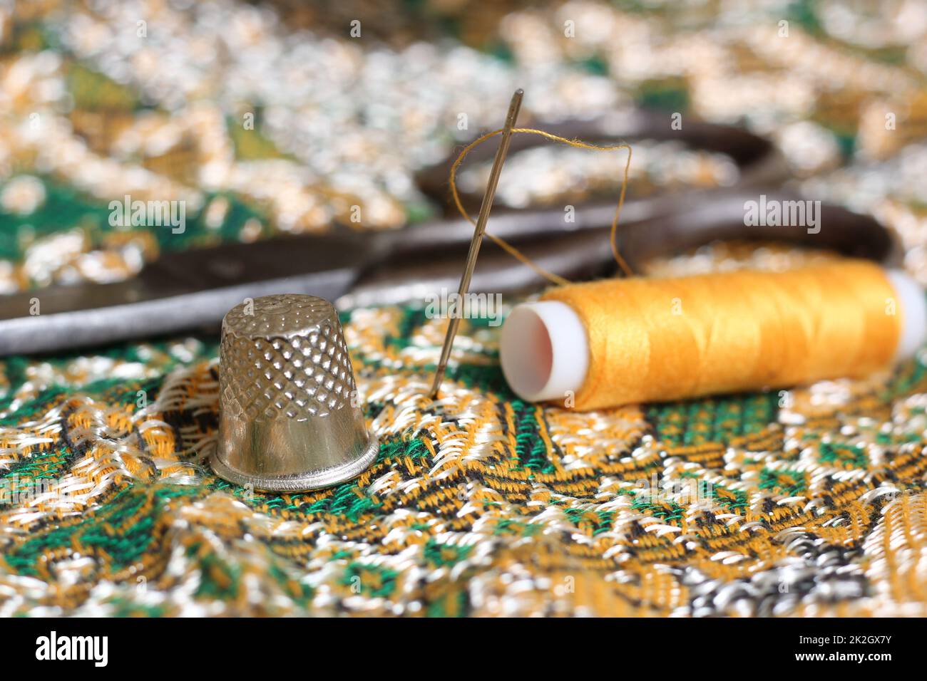 Golden shiny thread hi-res stock photography and images - Alamy