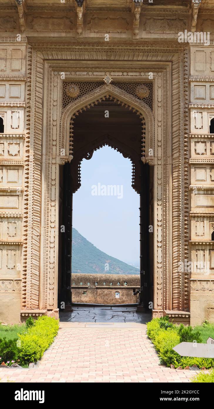 Carvings on Hathi Pol entrance gate of Taragarh Fort, Bundi, Rajasthan ...