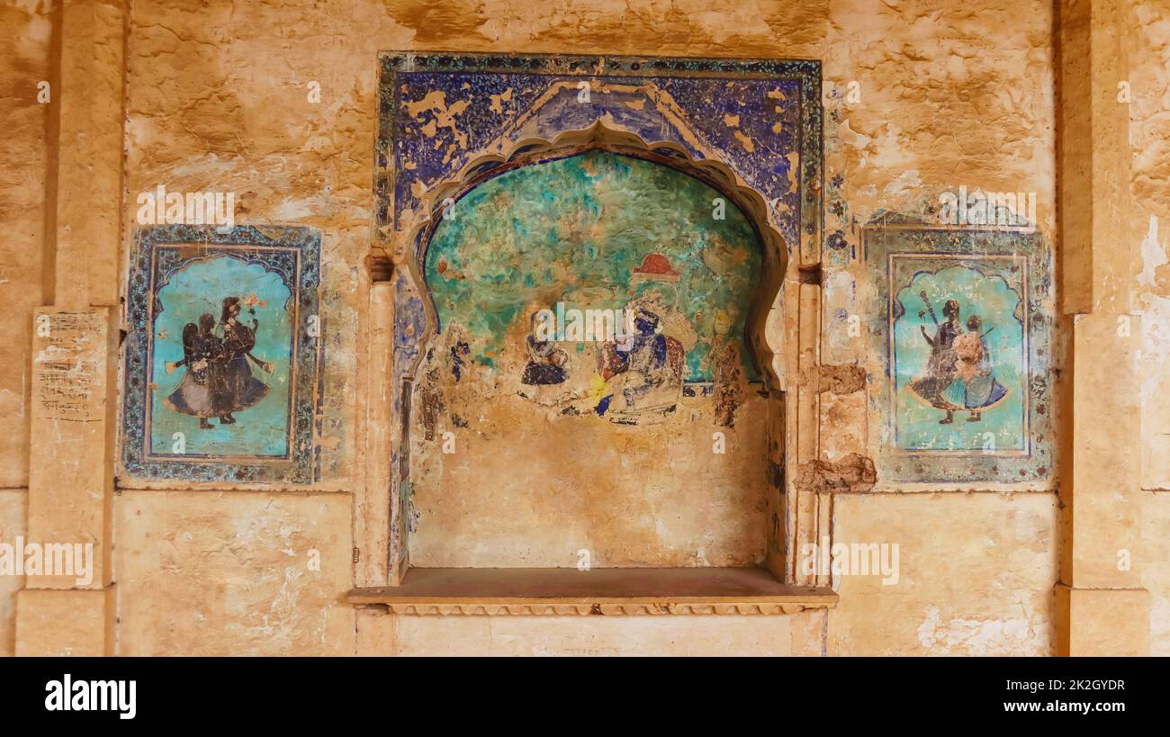 Miniature painting murals in Bundi Palace, Taragarh fort Bundi ...