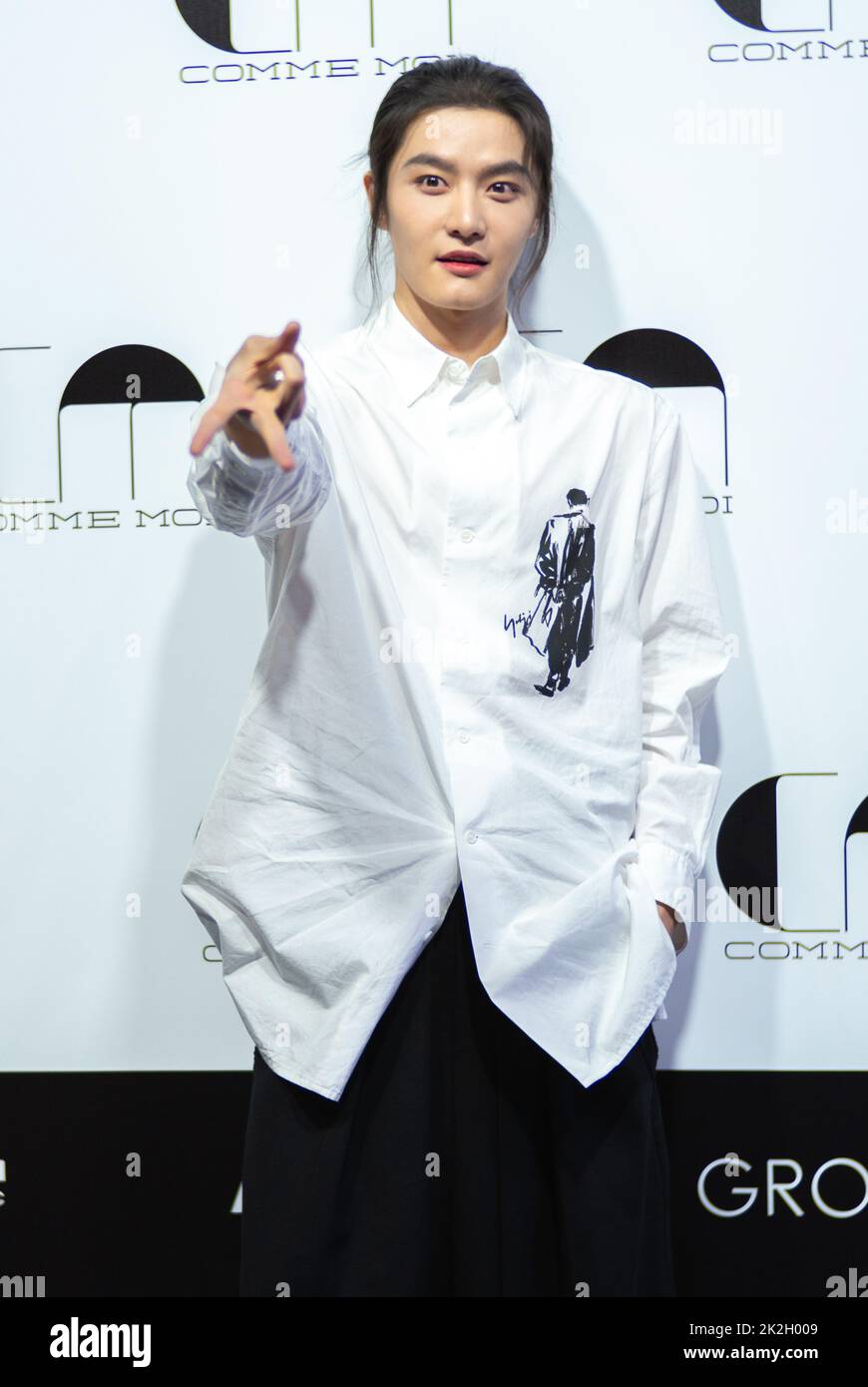 SHANGHAI, CHINA - SEPTEMBER 22, 2022 - Actor Xue Bayi (M) attends the ...