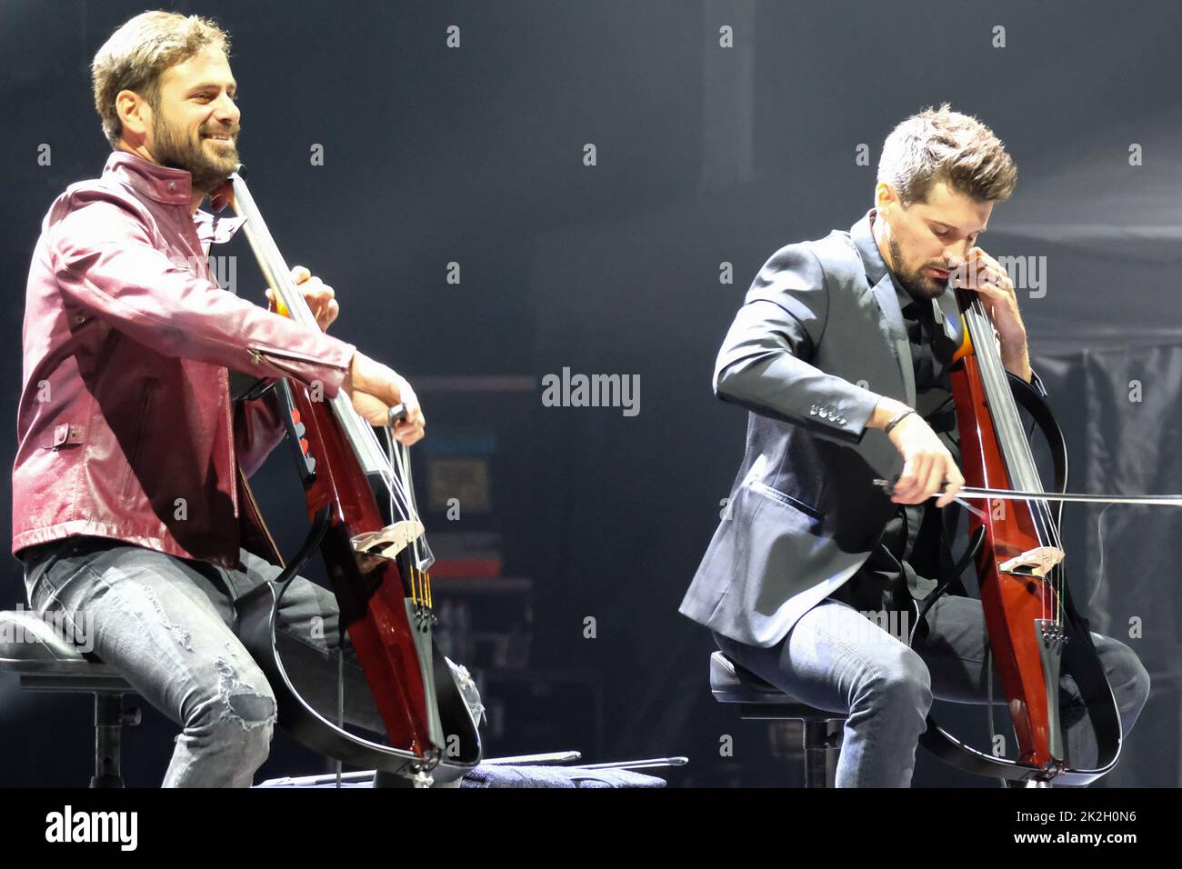 2cellos singer hi-res stock photography and images - Alamy