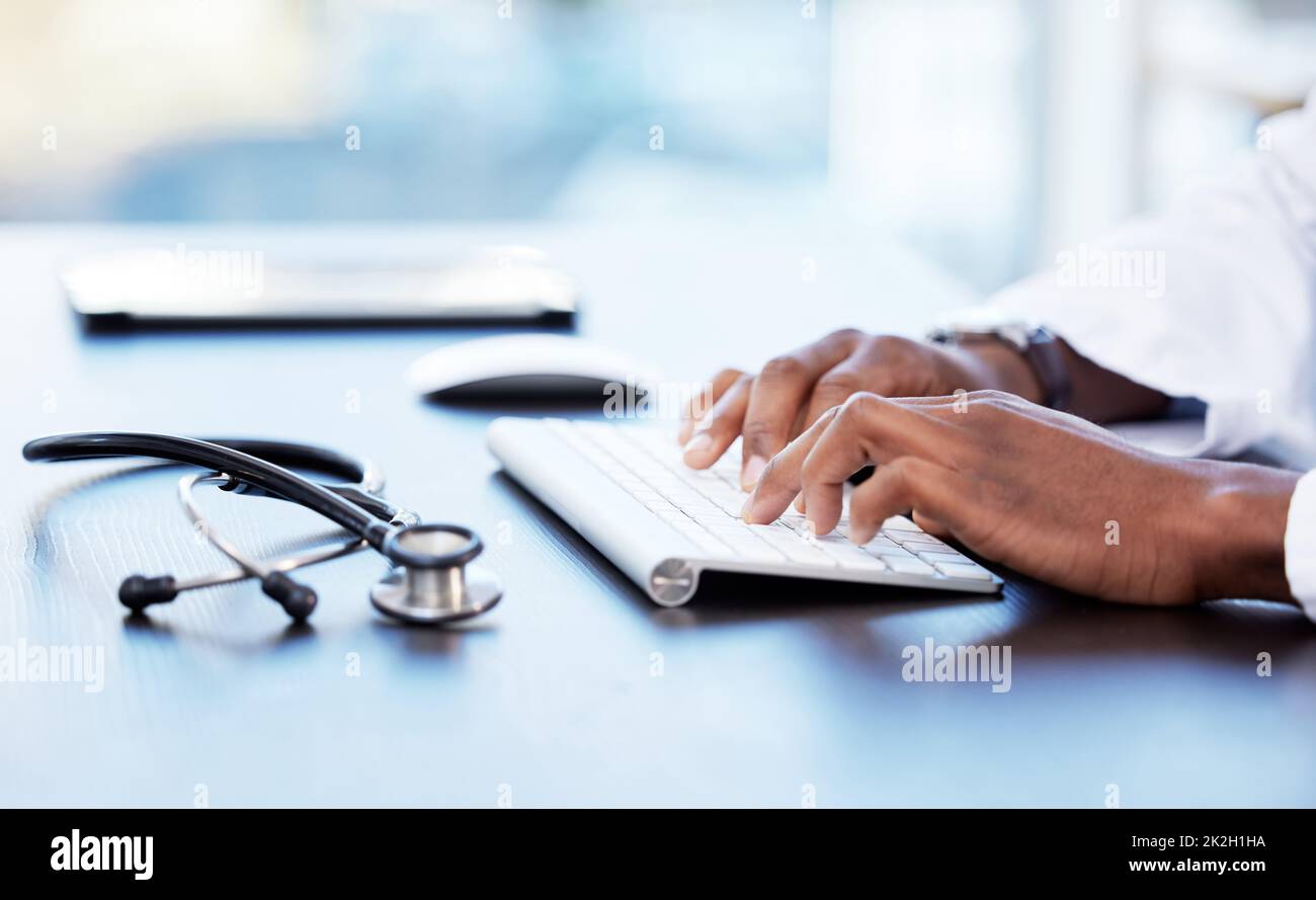 Doctor typing keyboard hi-res stock photography and images - Alamy