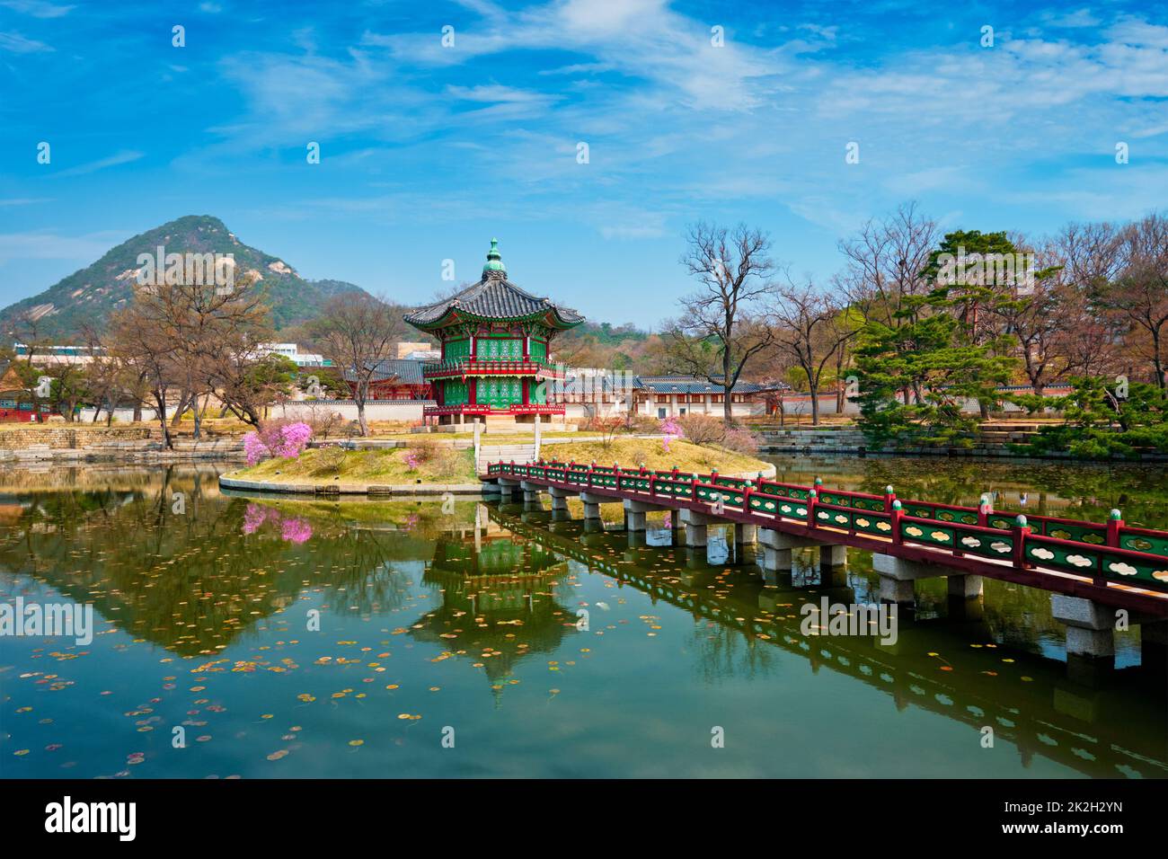 Hyangwonjeong Pavilion, Gyeongbokgung Palace, Seoul, South Korea Stock ...