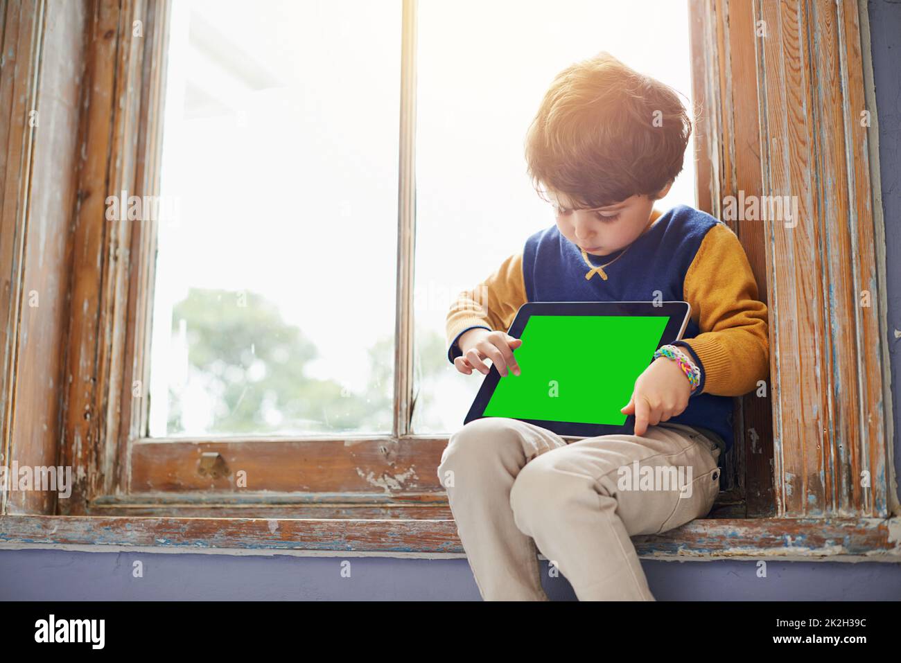 Kids on technology hi-res stock photography and images - Alamy