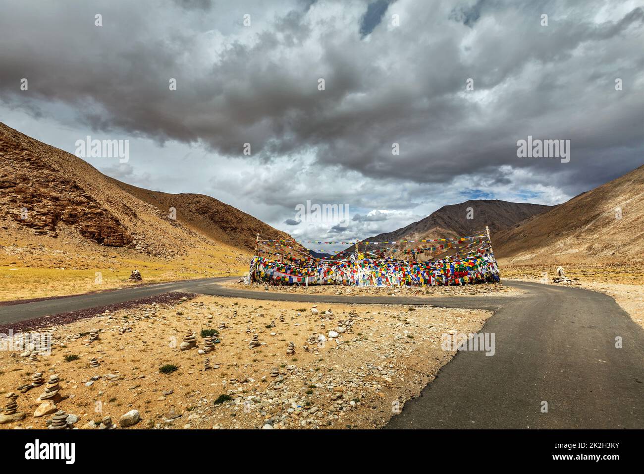 Prayer flags in ladakh hi-res stock photography and images - Alamy