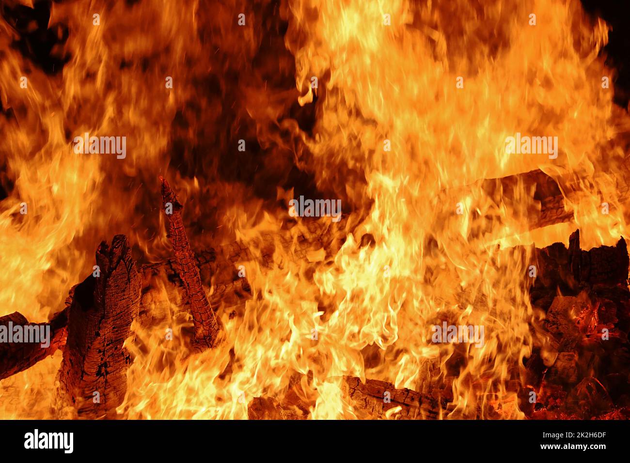 Big fire night hi-res stock photography and images - Alamy
