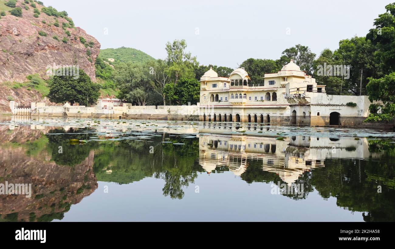 Reflection of Sukh Mahal in the Jait Sagar Lake, Bundi, Rajasthan ...