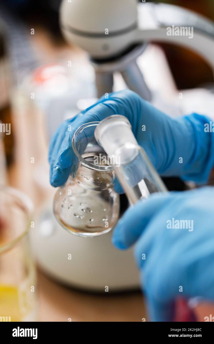 Kjeldahl flask hi-res stock photography and images - Alamy