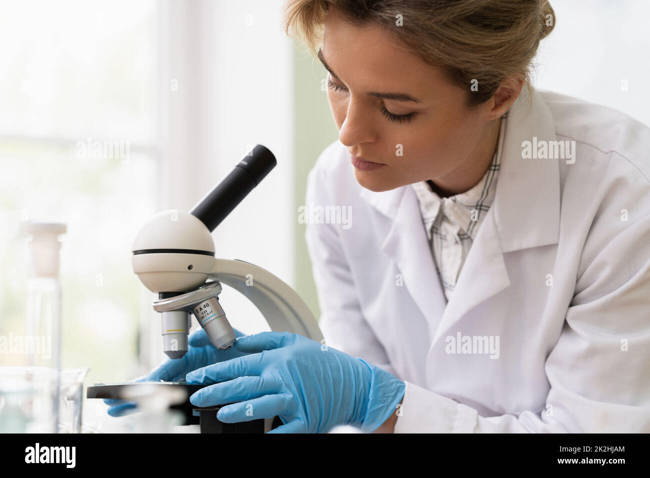 Woman laboratory microscope hi-res stock photography and images - Alamy