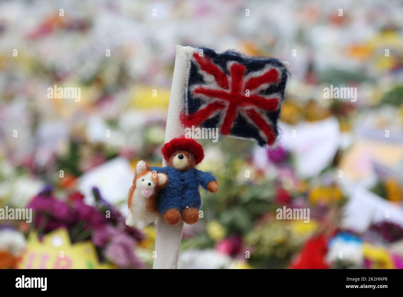Sandringham, UK. 20th Sep, 2022. A knitted Paddington and corgi amongst ...