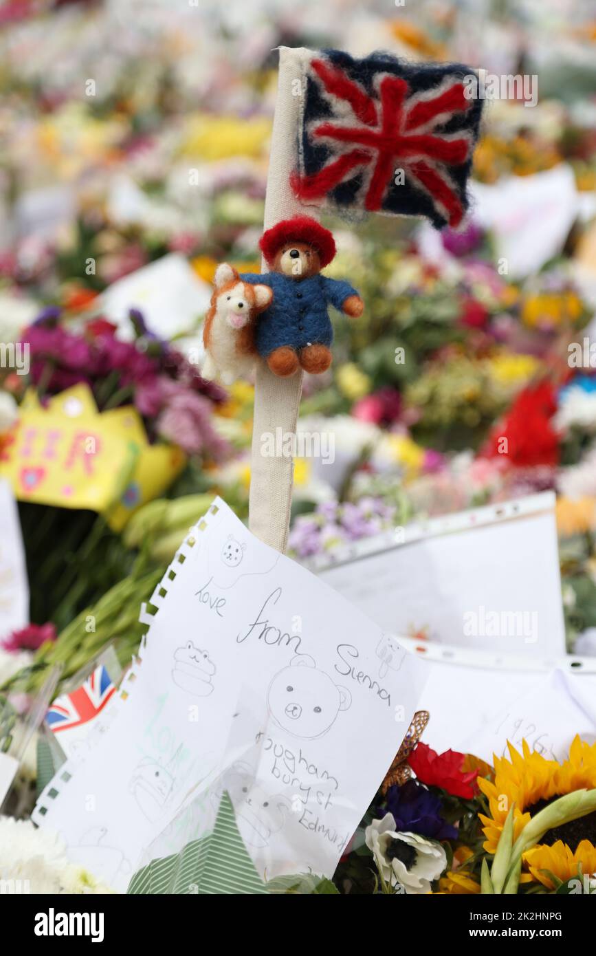 Sandringham, UK. 20th Sep, 2022. A knitted Paddington and corgi amongst ...