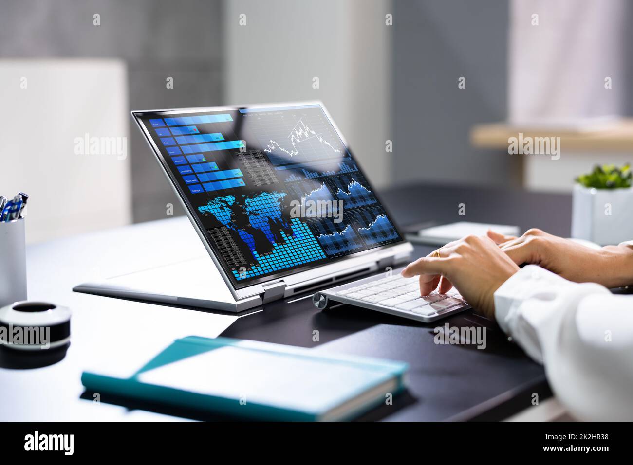 Data Analyst Using Data Analytics KPI Dashboard Stock Photo - Alamy