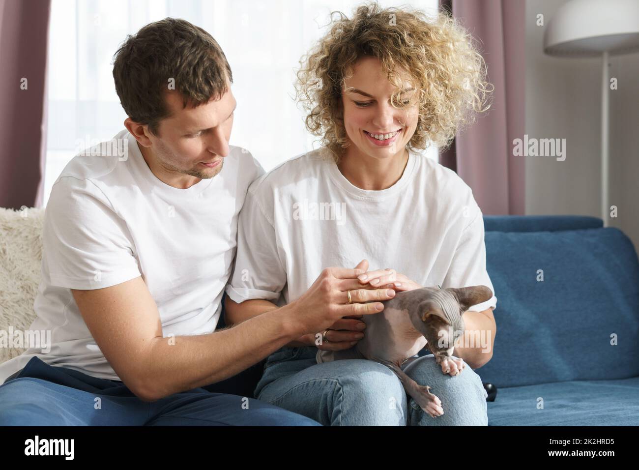 Happy caucasian couple and their cute cat at home Stock Photo - Alamy