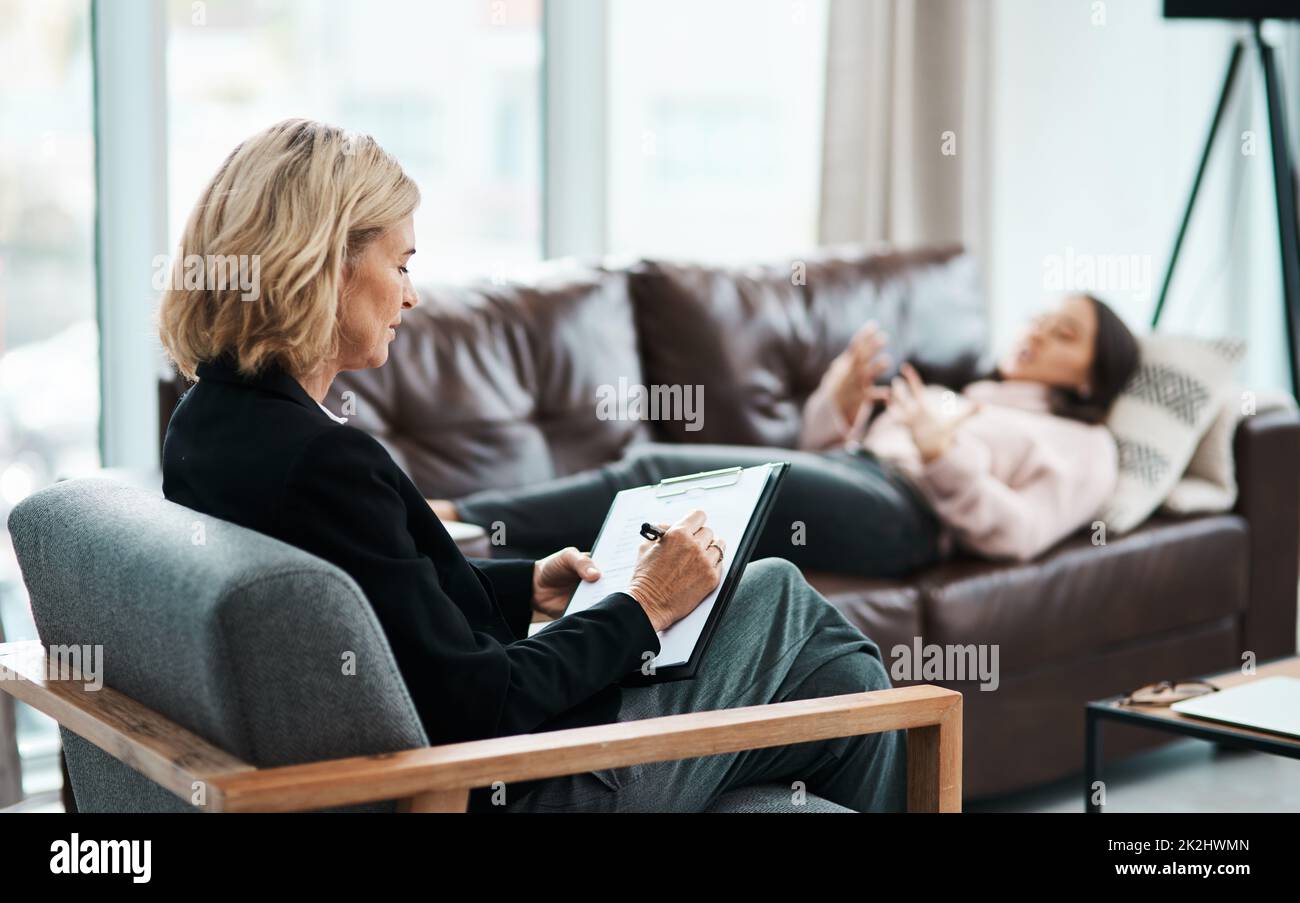Therapist couch woman lying down hi-res stock photography and images ...