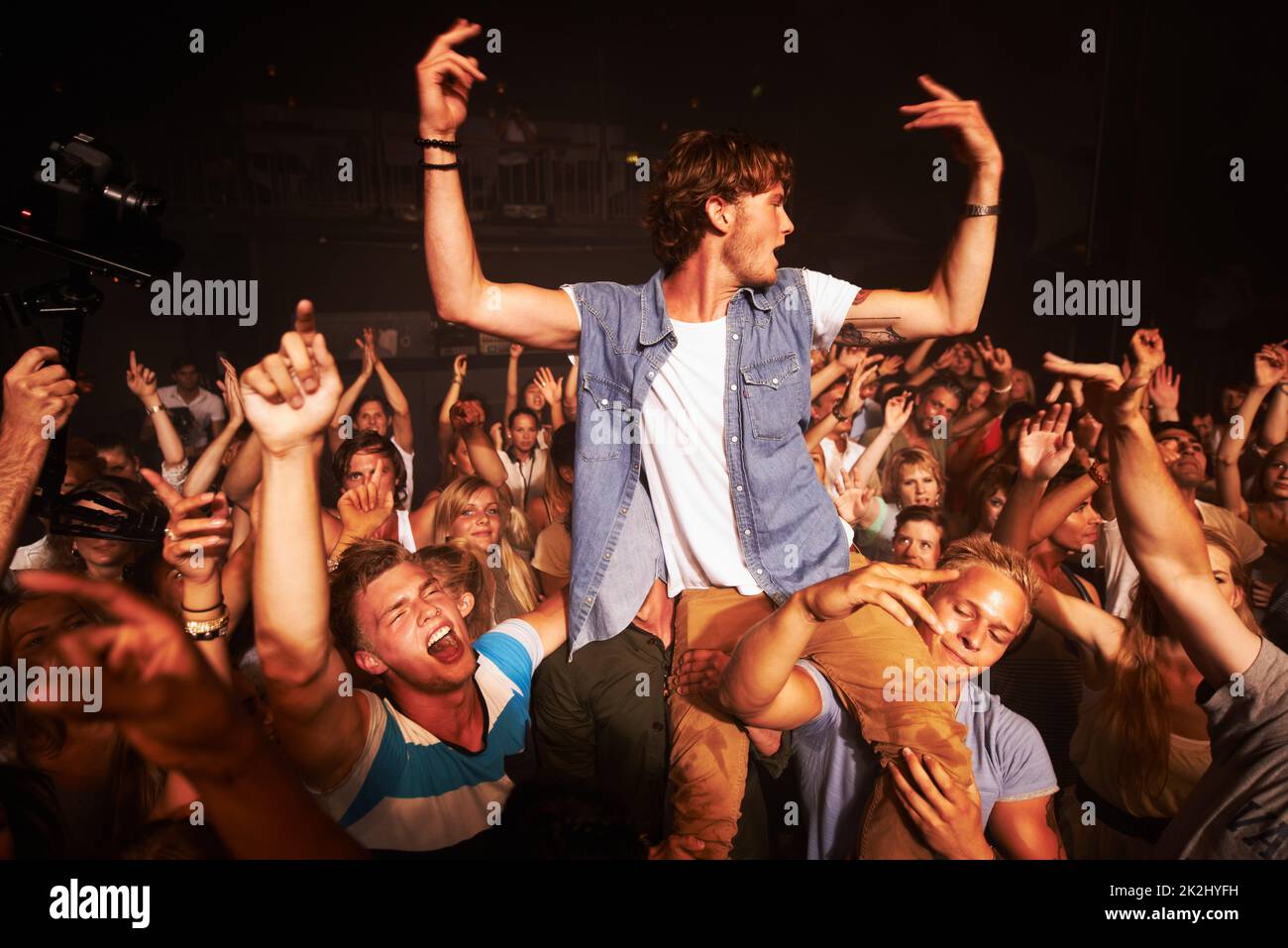 Large audience crowd stage hi-res stock photography and images - Alamy